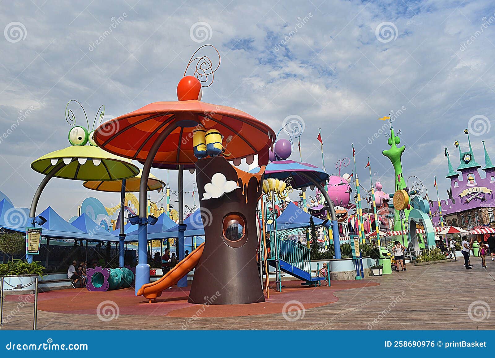 Despicable Me Minion Theme Part at Universal Studios Editorial Photo ...