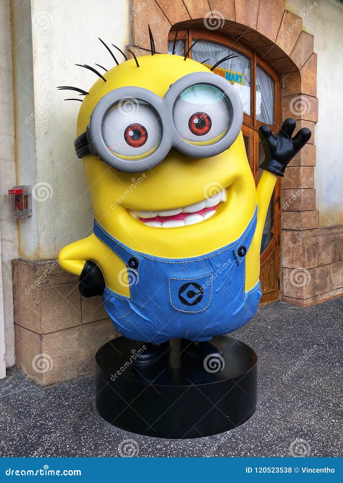 Despicable Me Minion Waving