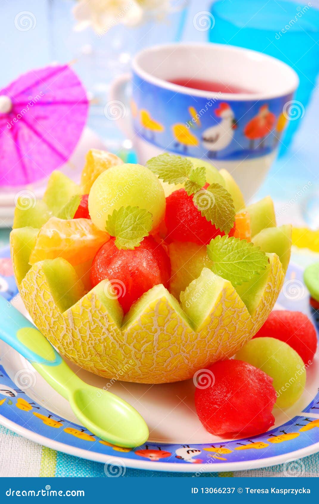 Dessert De Fruit Pour L'enfant Image stock - Image du orange, billes ...