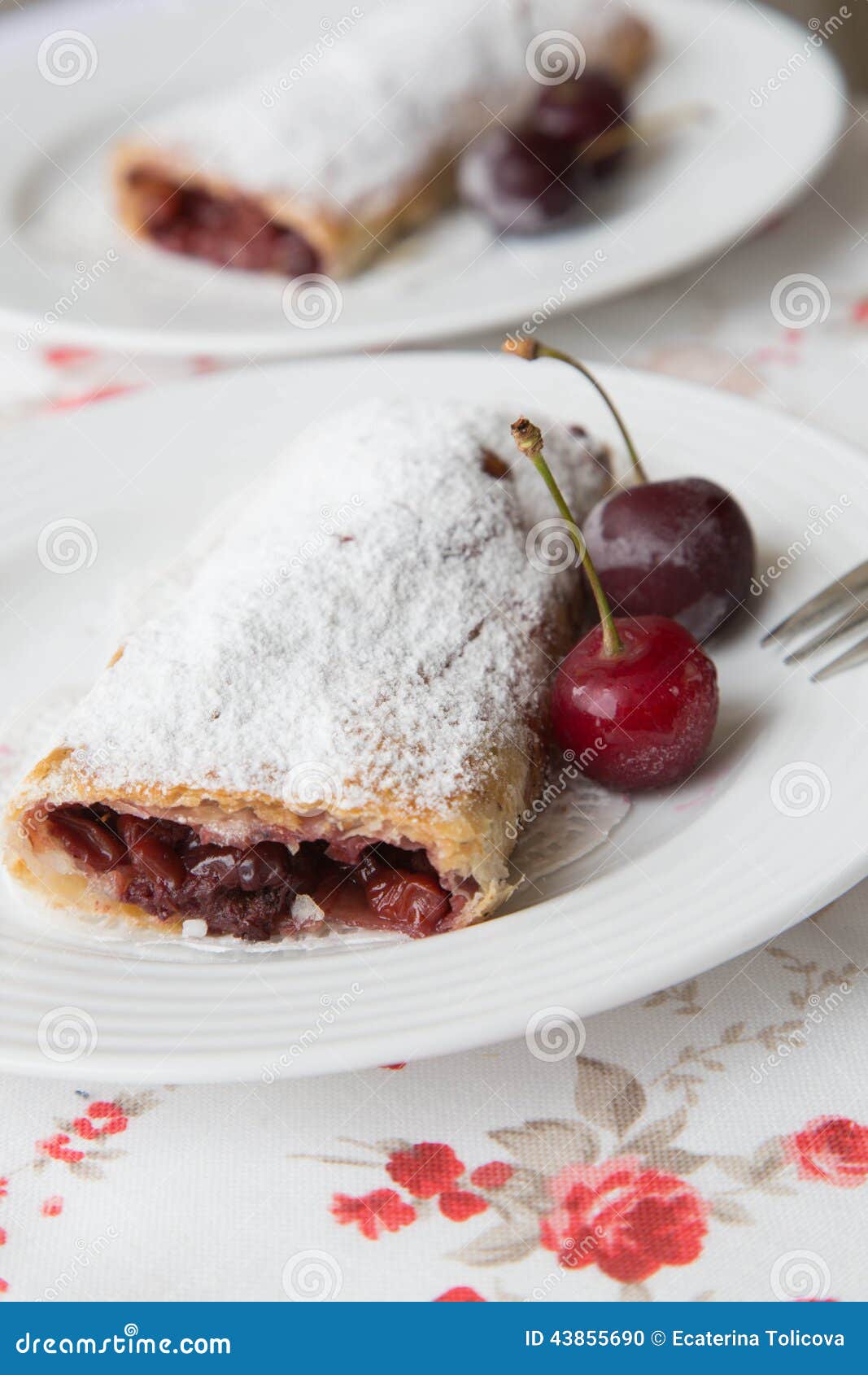 Dessert Rumeno E Moldovan Tradizionale Con Le Visciole - I Fotografia ...