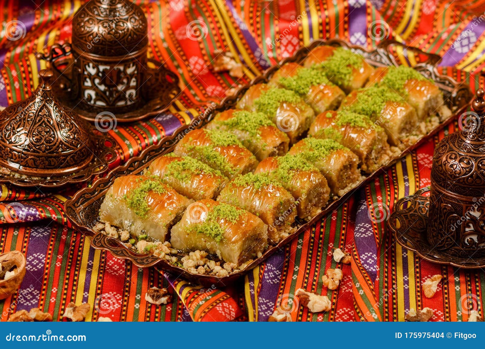 Dessert Turc De Cuisine Turque Baklava Photo stock - Image du beurre ...