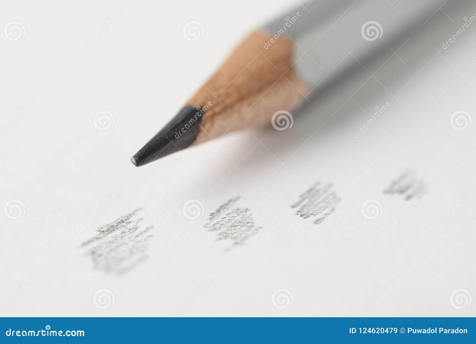 Dessin avec un crayon gris image stock. Image of crayon - 124620479