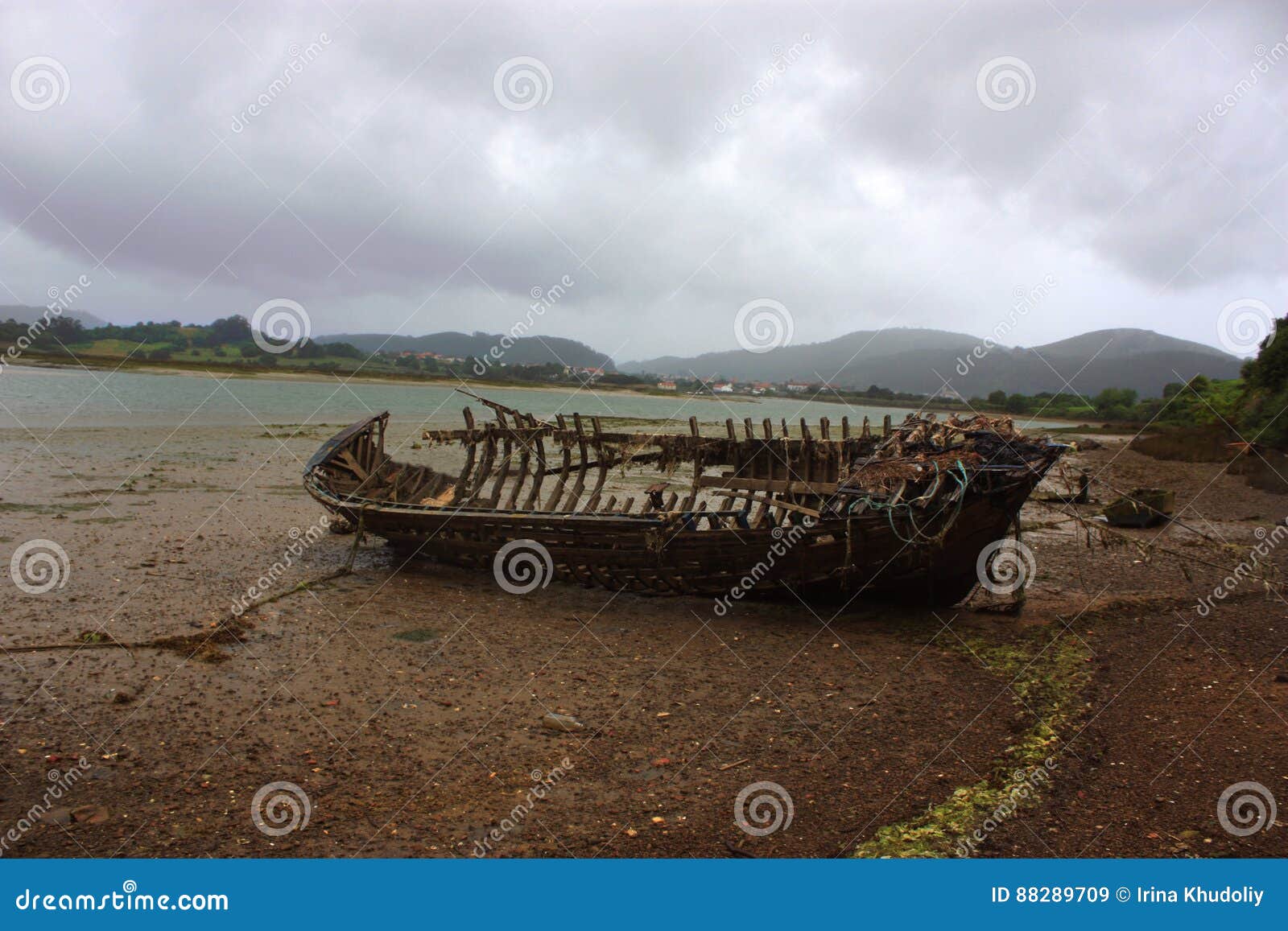 Destroyed boat stock image. Image of ship, aground, weather - 88289709