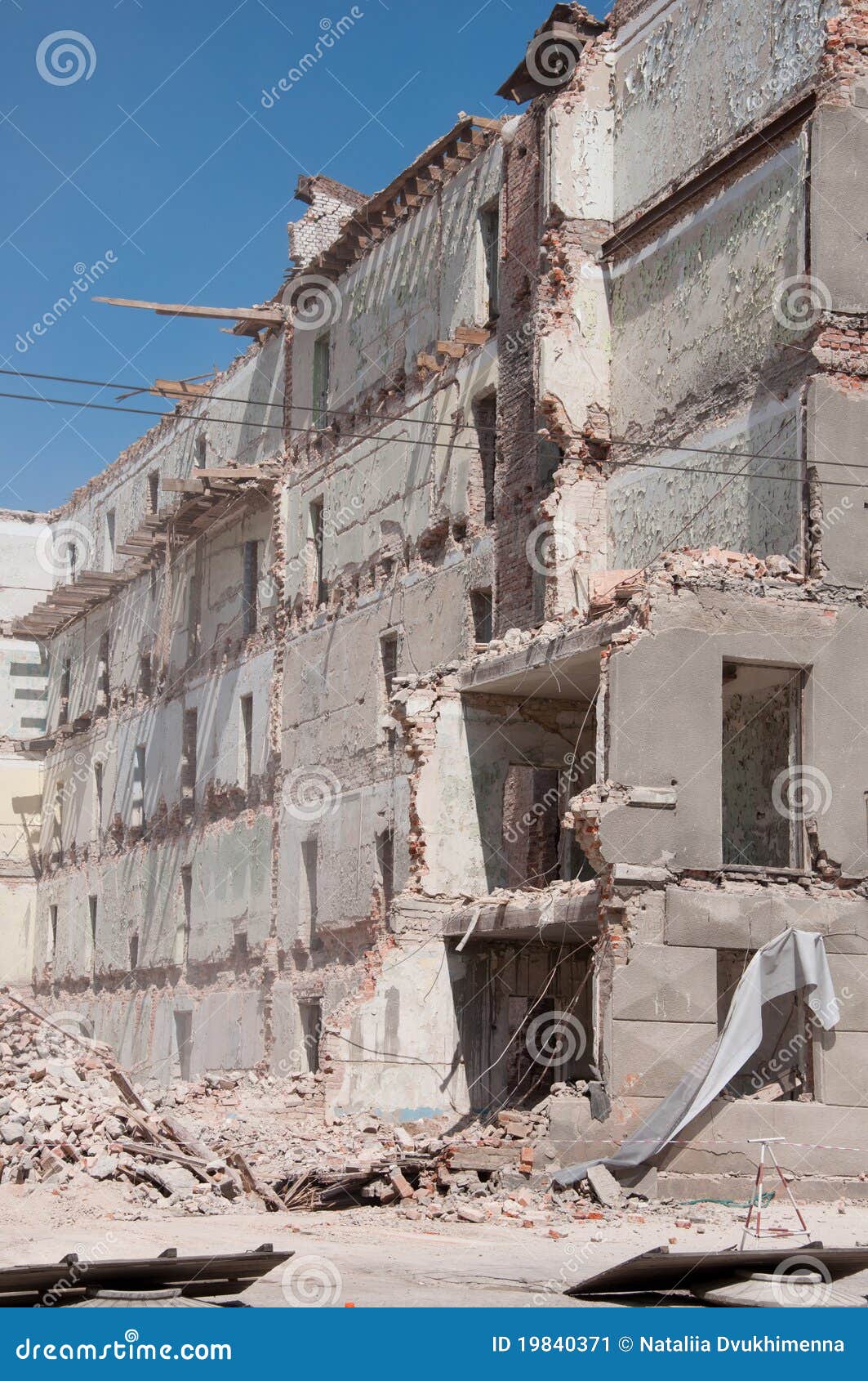 Destroyed building stock image. Image of bomb, concrete - 19840371
