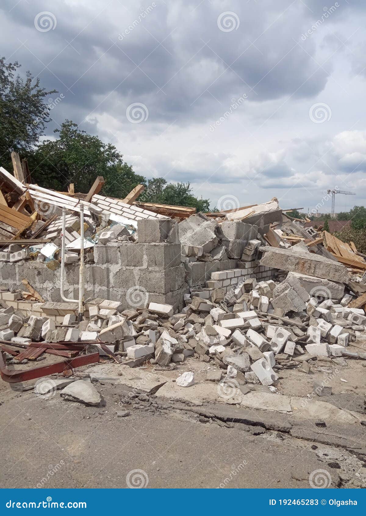 Building After Earthquake Stock Image | CartoonDealer.com #2377879