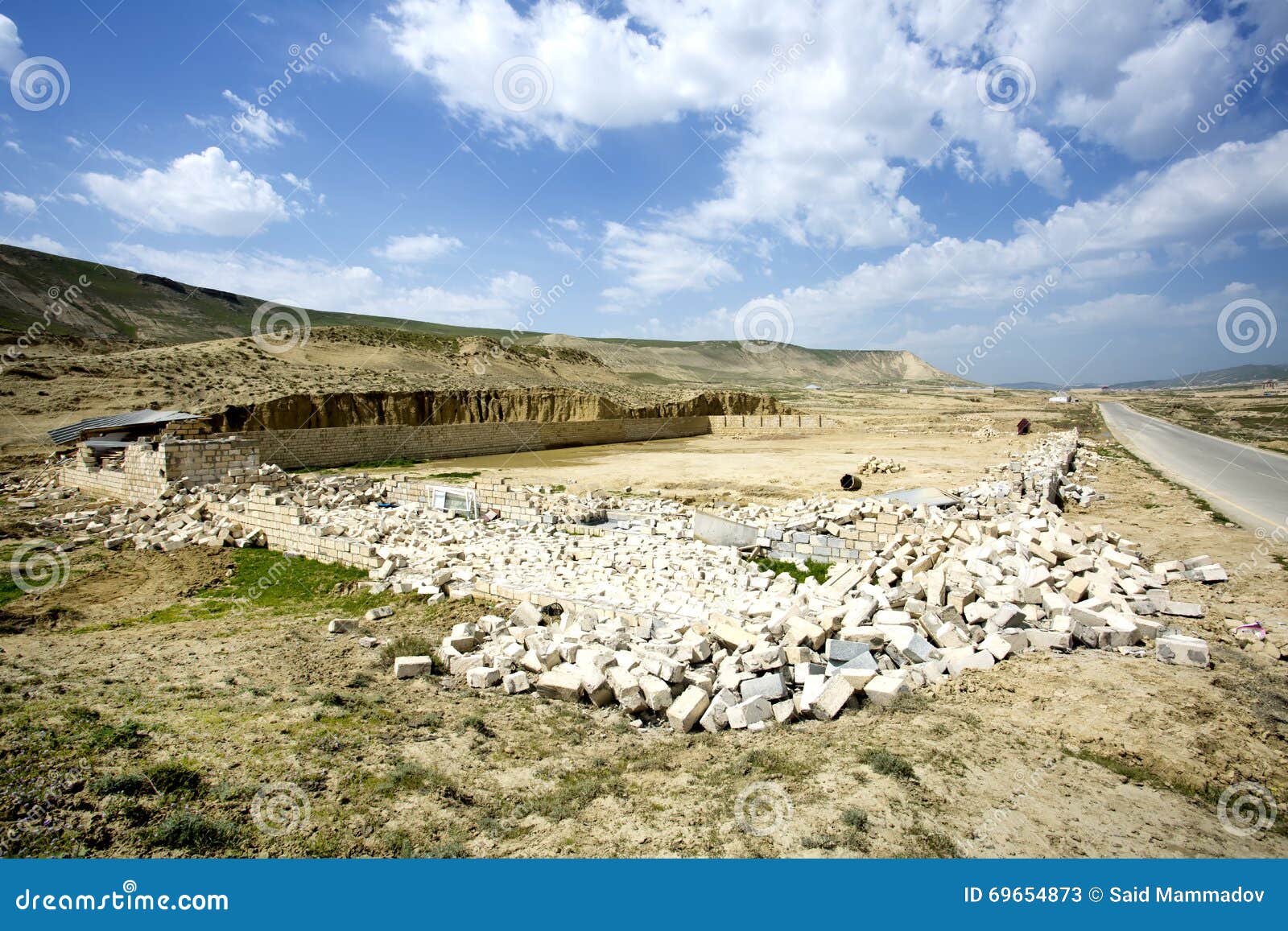 Destroyed Building - Rubble Stock Image - Image of empty, debris: 69654873