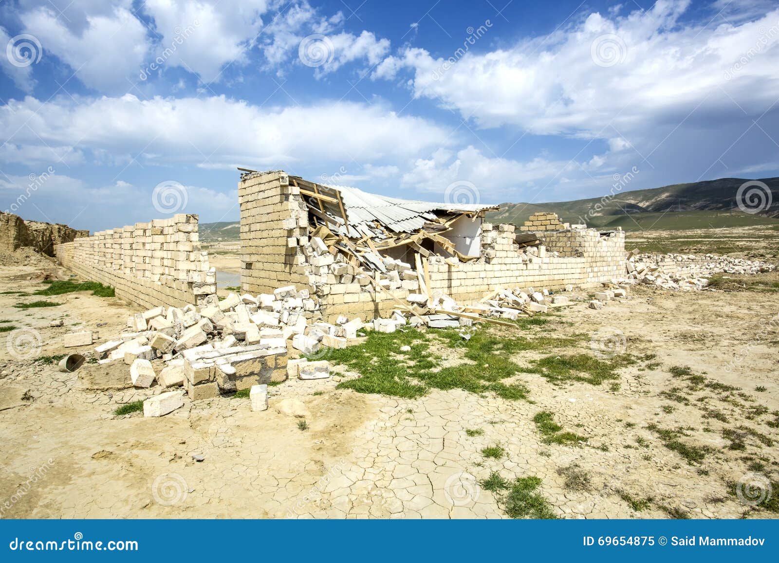 Destroyed Building - Rubble Stock Image - Image of estate, city: 69654875