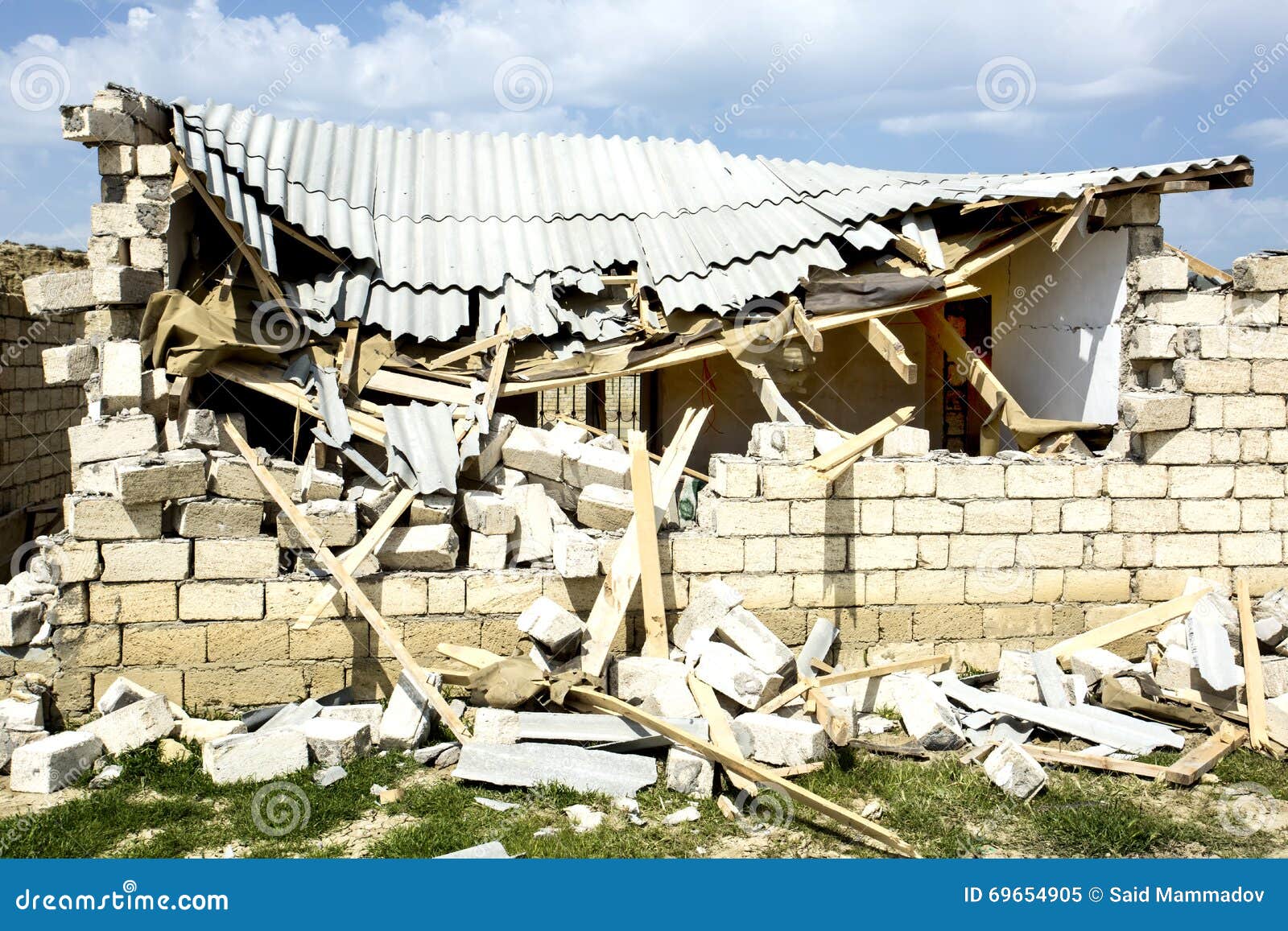Destroyed Building - Rubble Stock Image - Image of destroyed ...