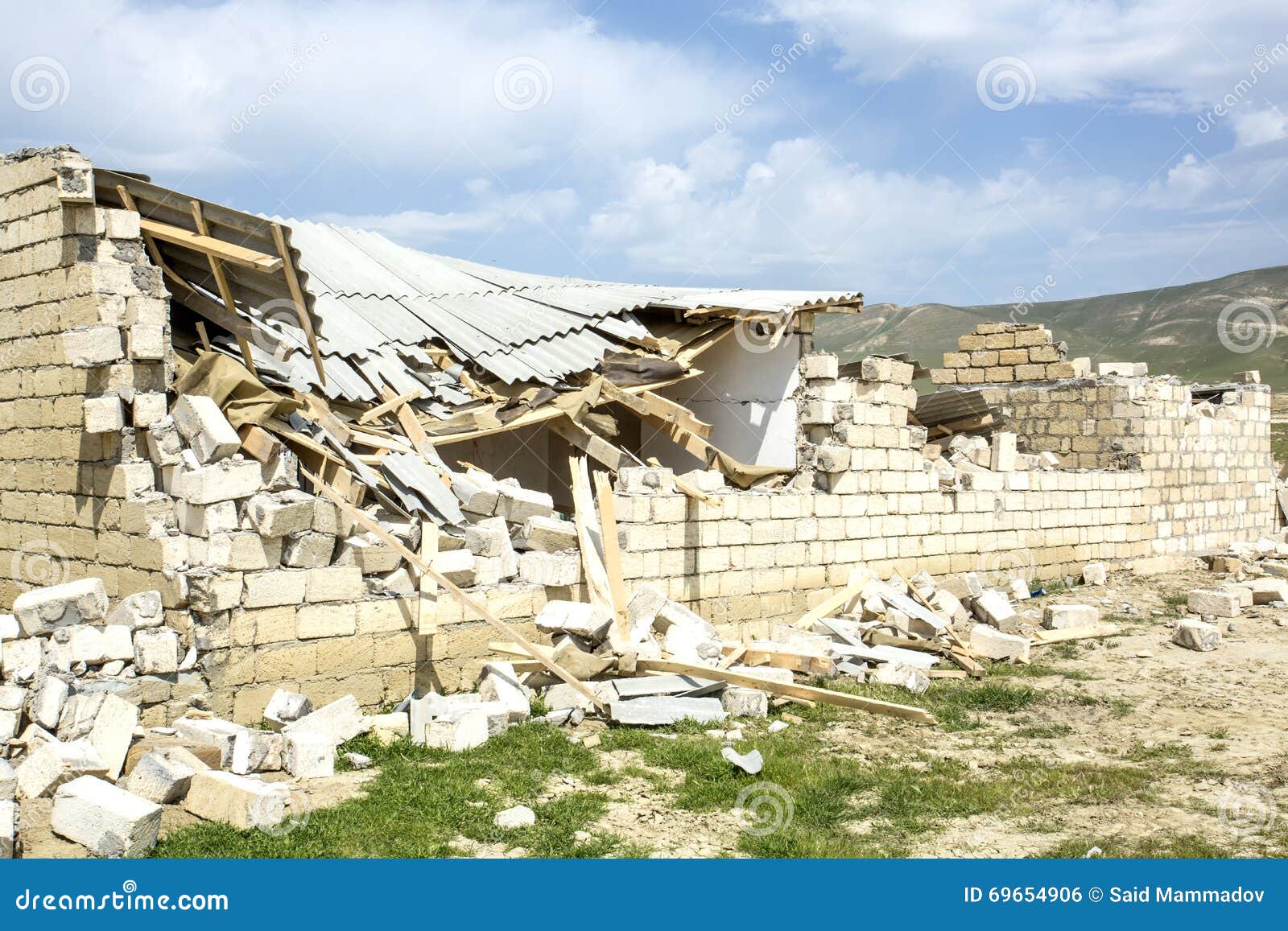 Destroyed Building - Rubble Stock Photo - Image of construction ...