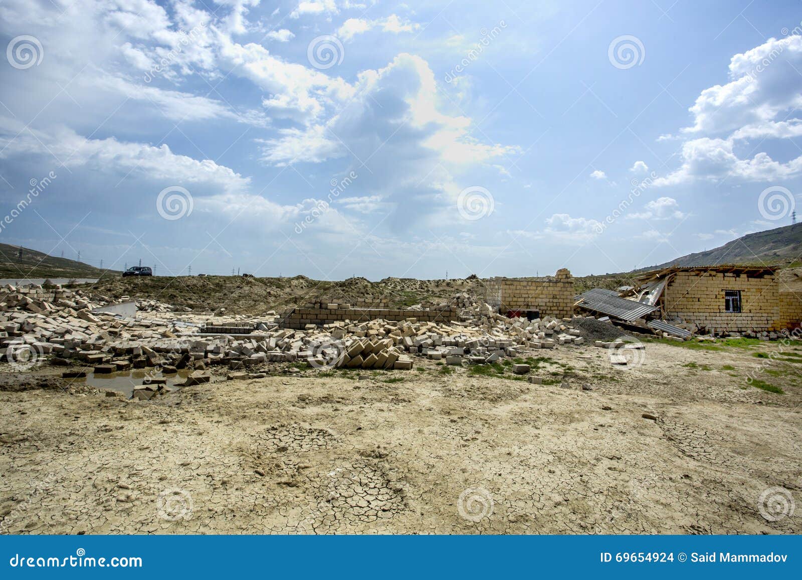 Destroyed Building - Rubble Stock Photo - Image of empty, dust: 69654924