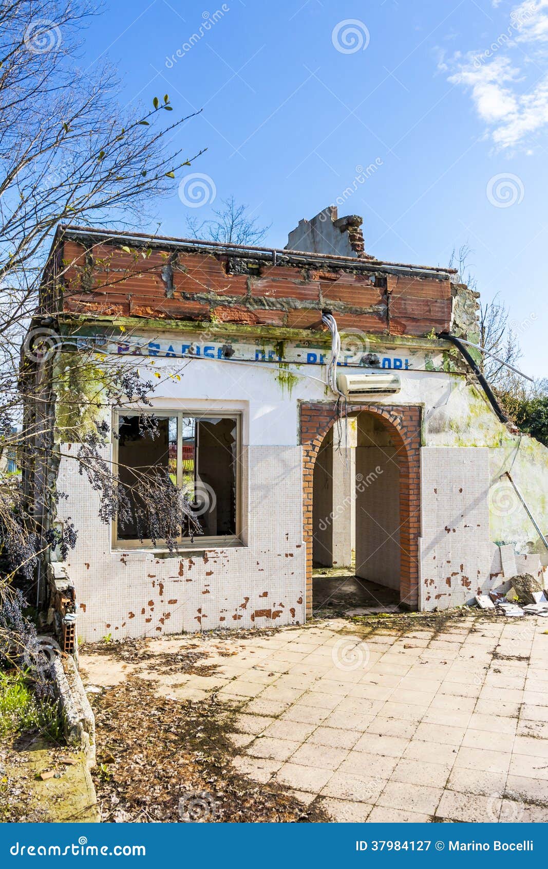 Destroyed country house stock image. Image of destroyed - 37984127