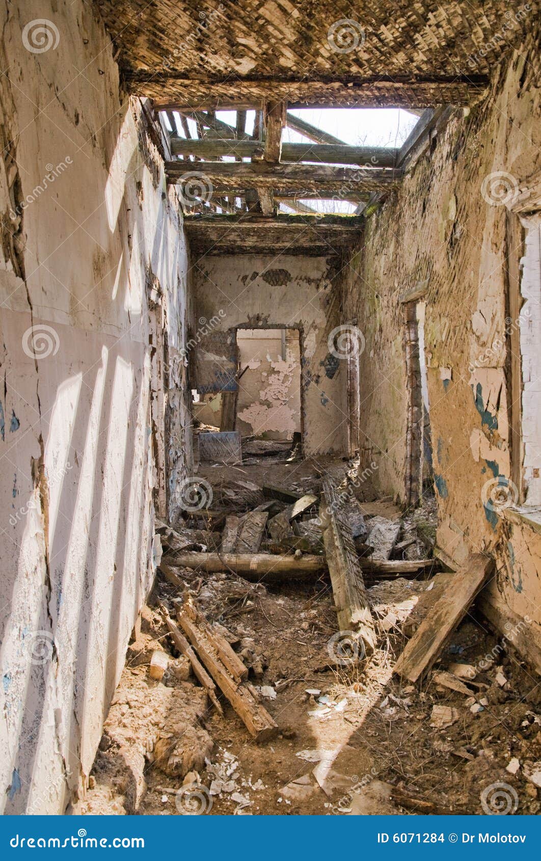 The destroyed house stock photo. Image of homeless, conflict - 6071284