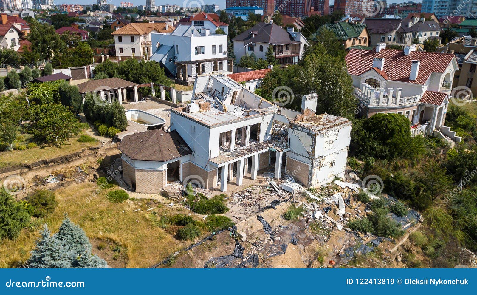 The Destroyed Luxury House after the Earthquake Stock Image - Image of ...