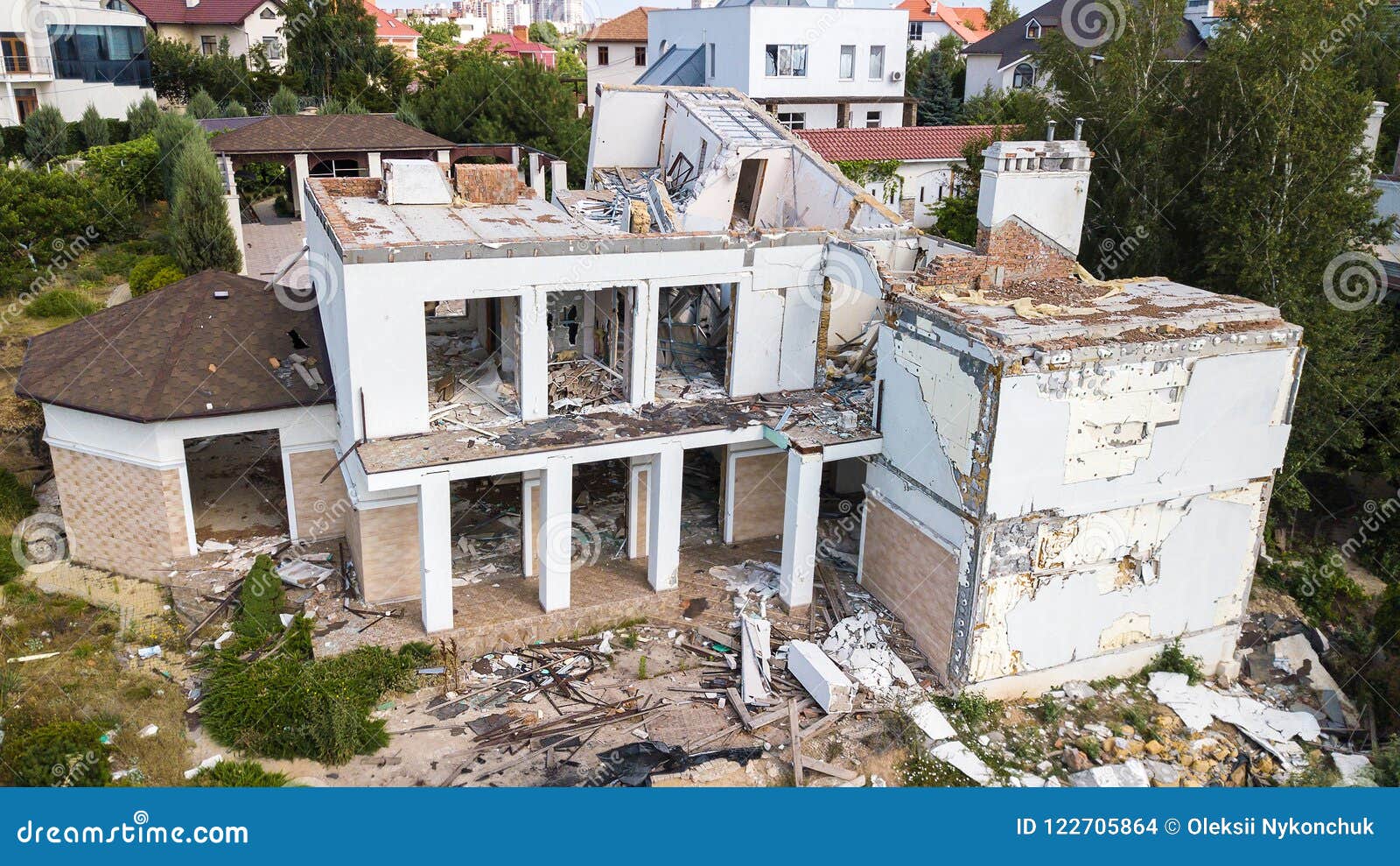 The Destroyed Luxury House after the Earthquake Stock Photo - Image of ...