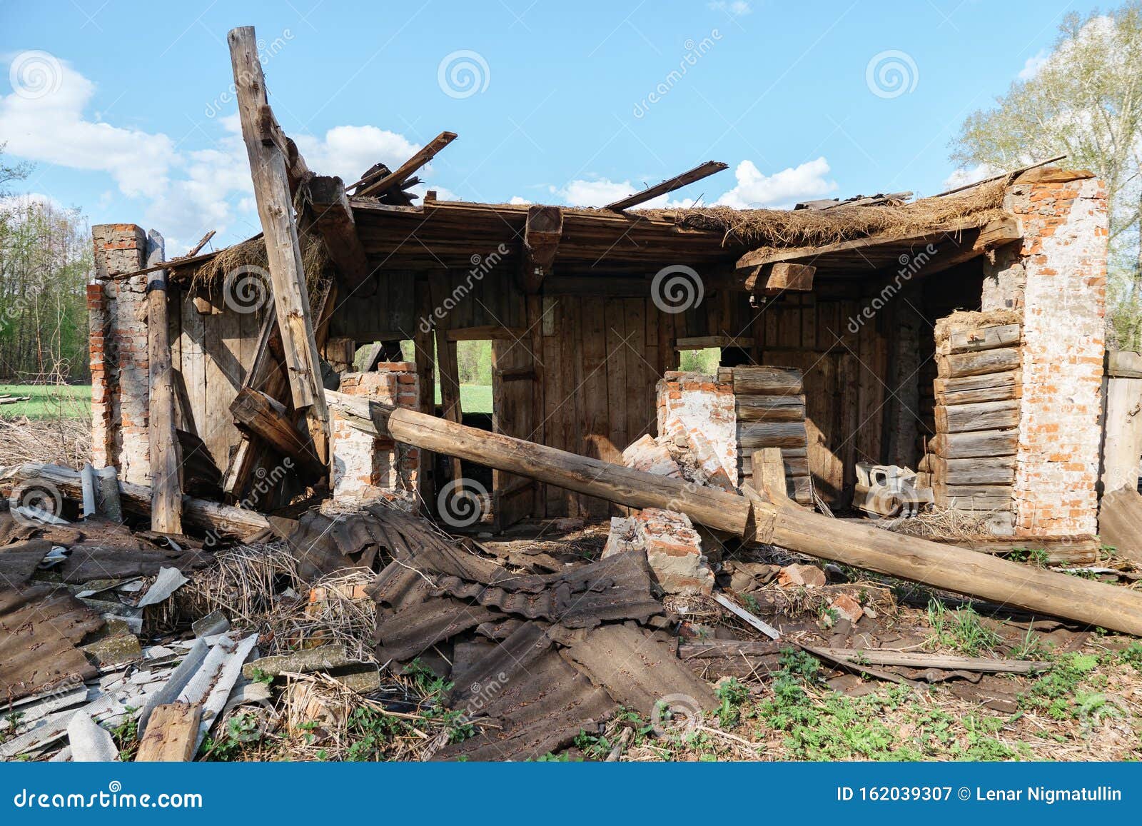 Destroyed old brick home. stock image. Image of mystery - 162039307