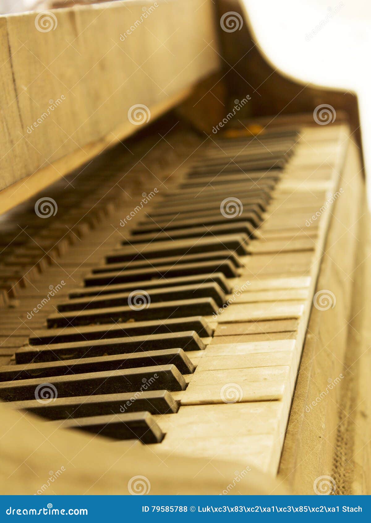 Destroyed piano stock photo. Image of instrument, destruction - 79585788