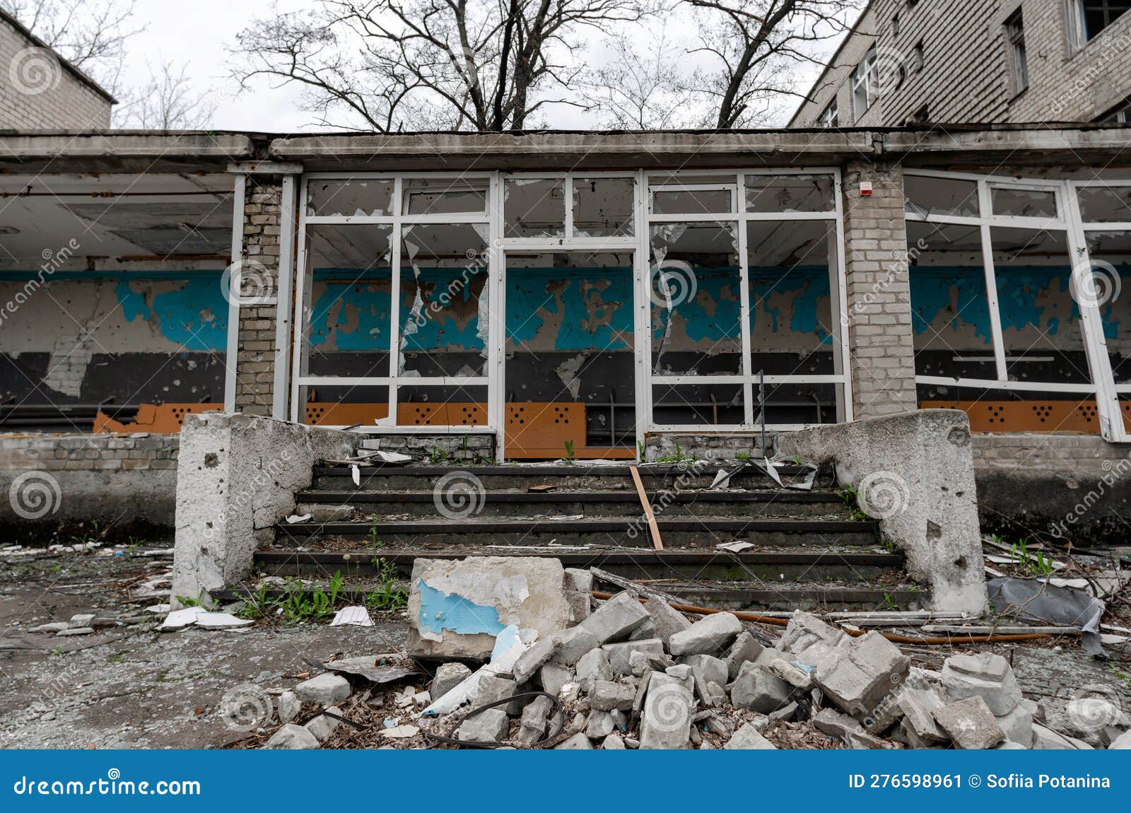 Destroyed School Building in Ukraine Editorial Photo - Image of crisis ...
