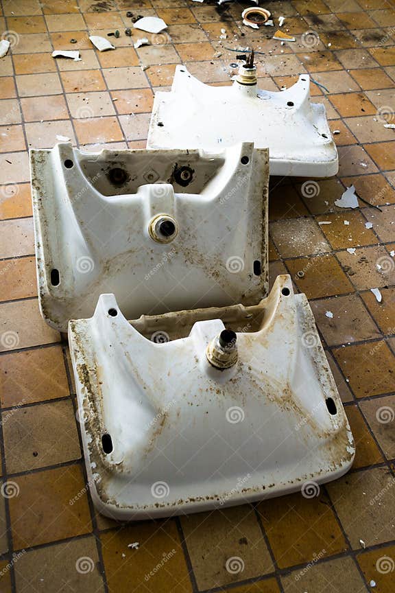 Destroyed sink stock photo. Image of chaos, leave, destroyed - 36715810