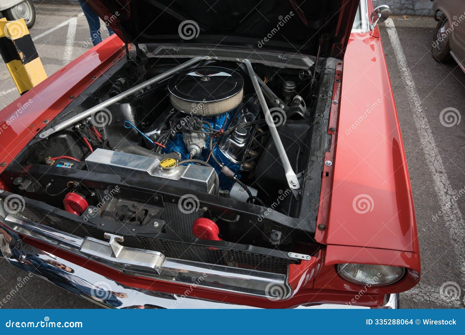 Carbureted V8 Engine of the First Generation Ford Mustang Editorial ...