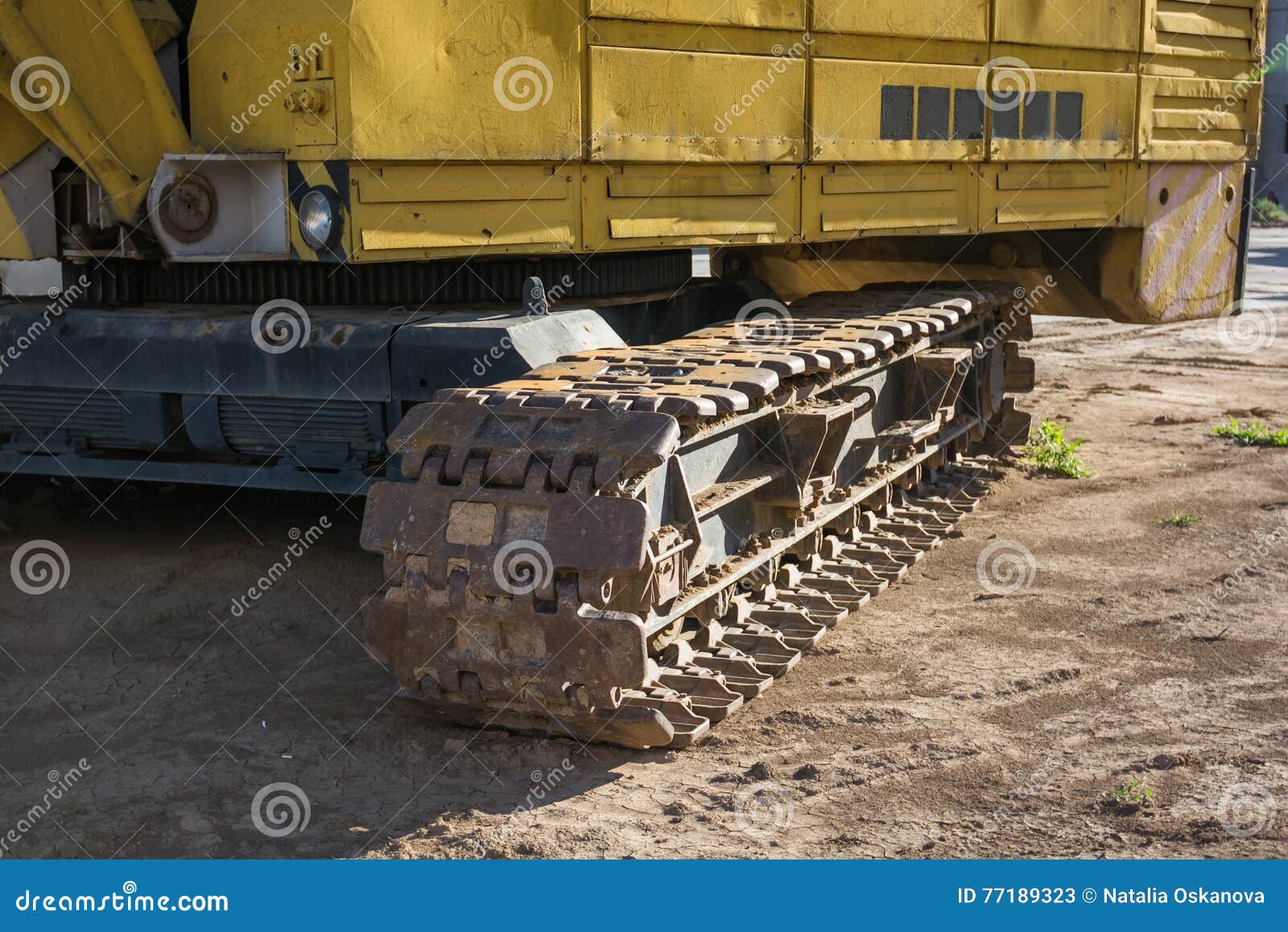 Detail of the Caterpillar Track Stock Image - Image of crane, muddy ...