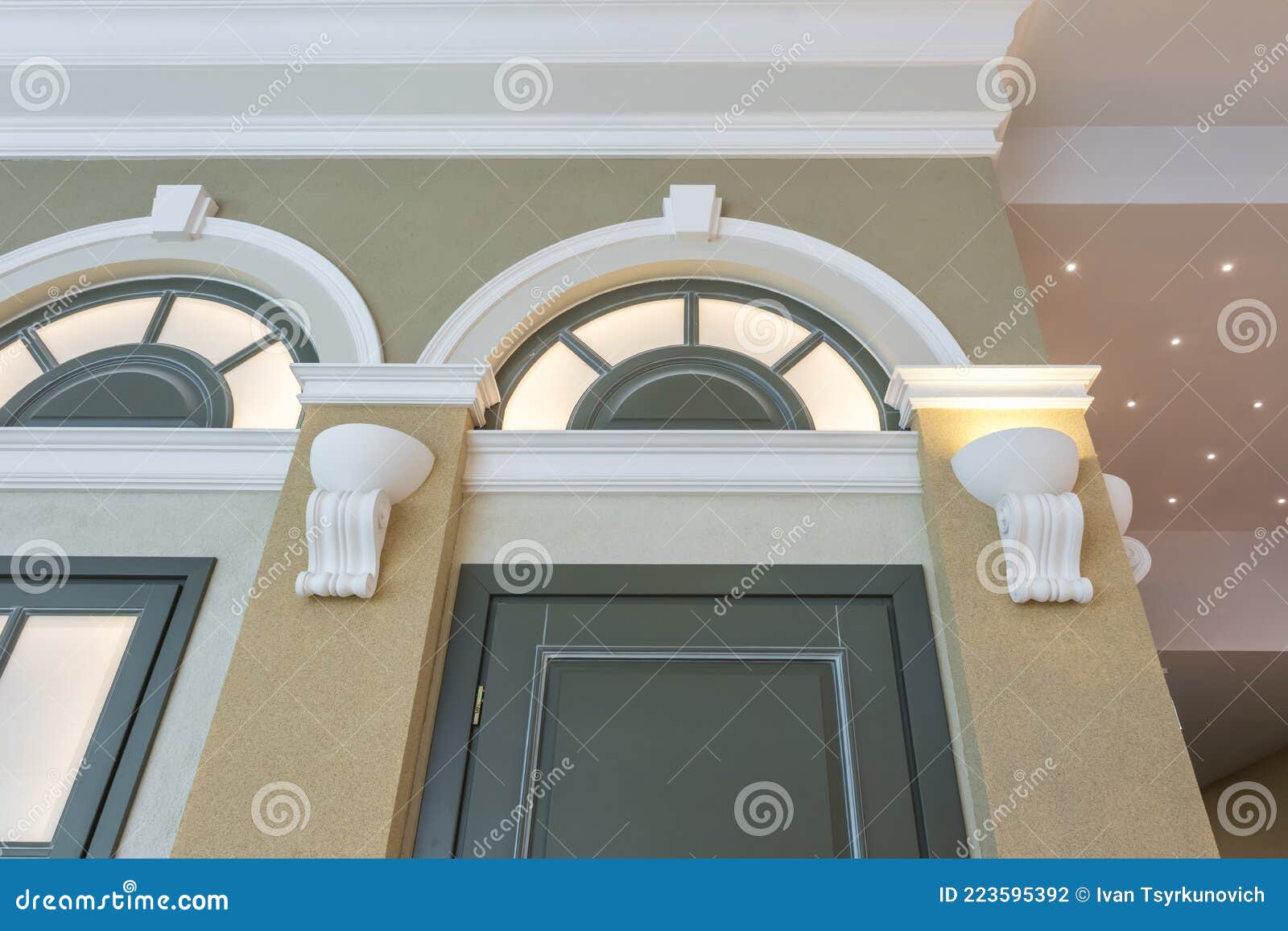 Detail of Corner Ceiling with Intricate Crown Molding on Column Stock ...
