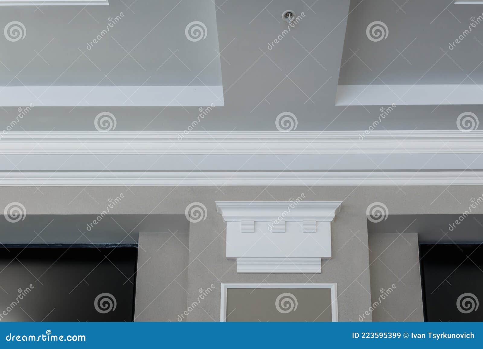 Detail of Corner Ceiling with Intricate Crown Molding on Column Stock ...