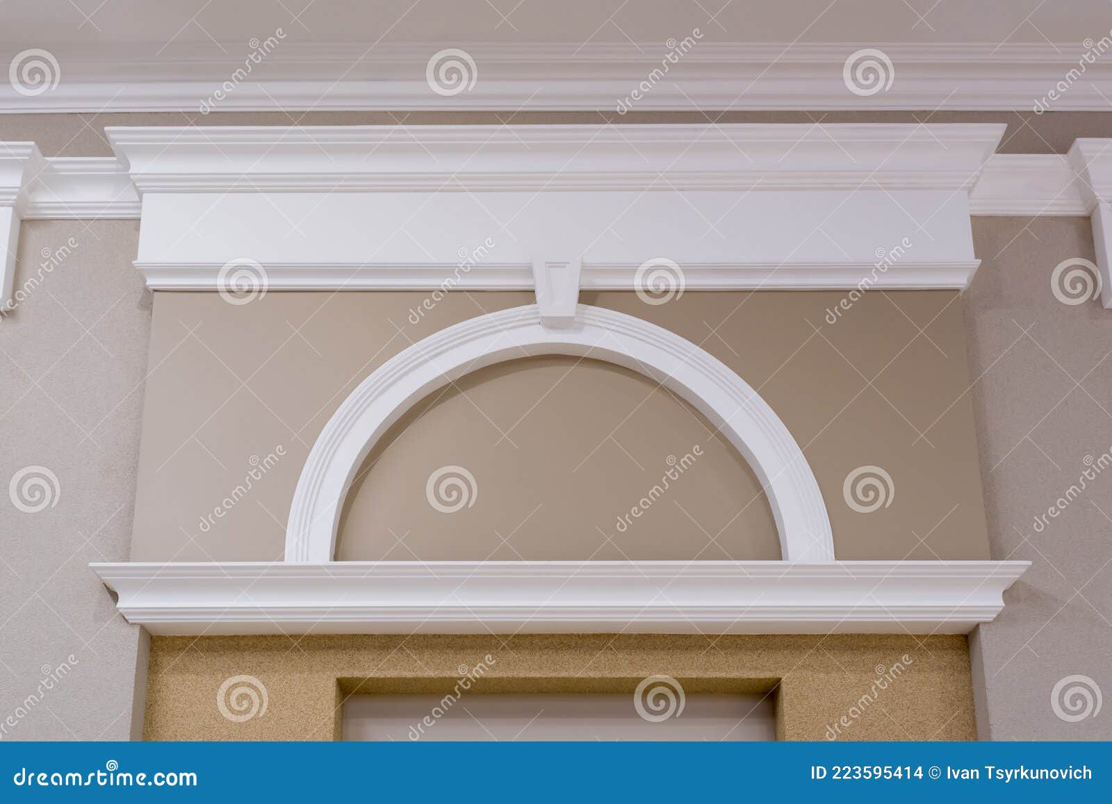 Detail of Corner Ceiling with Intricate Crown Molding on Column Stock ...