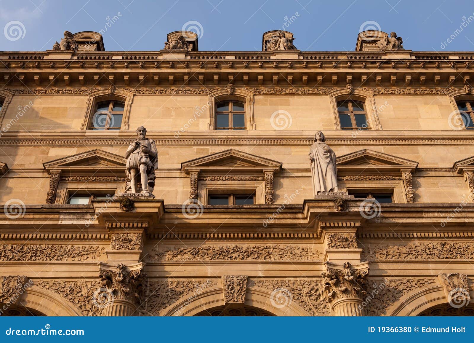 Detail of the Louvre, Paris Stock Photo - Image of doorway, museum ...