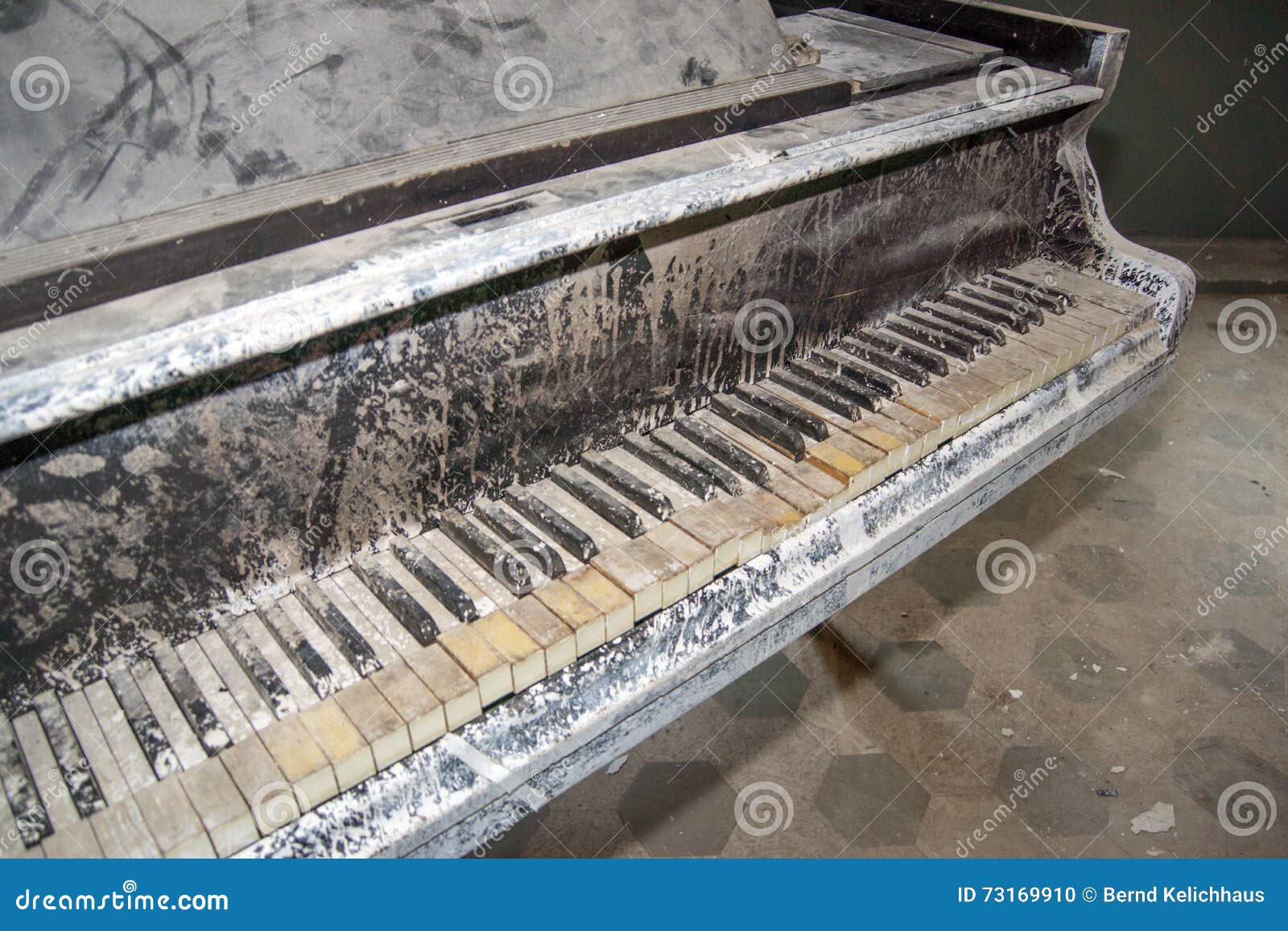 Detail of Old Dirty Piano Keyboard Stock Photo - Image of dirty, lines ...