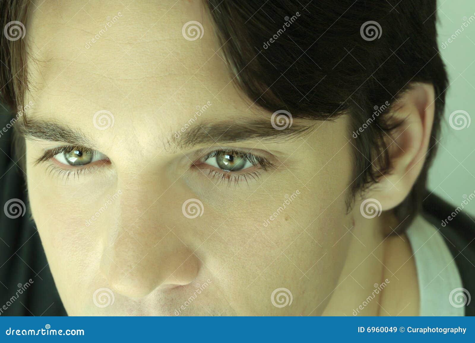 Detail van jonge man ogen stock afbeelding. Image of wimpers - 6960049