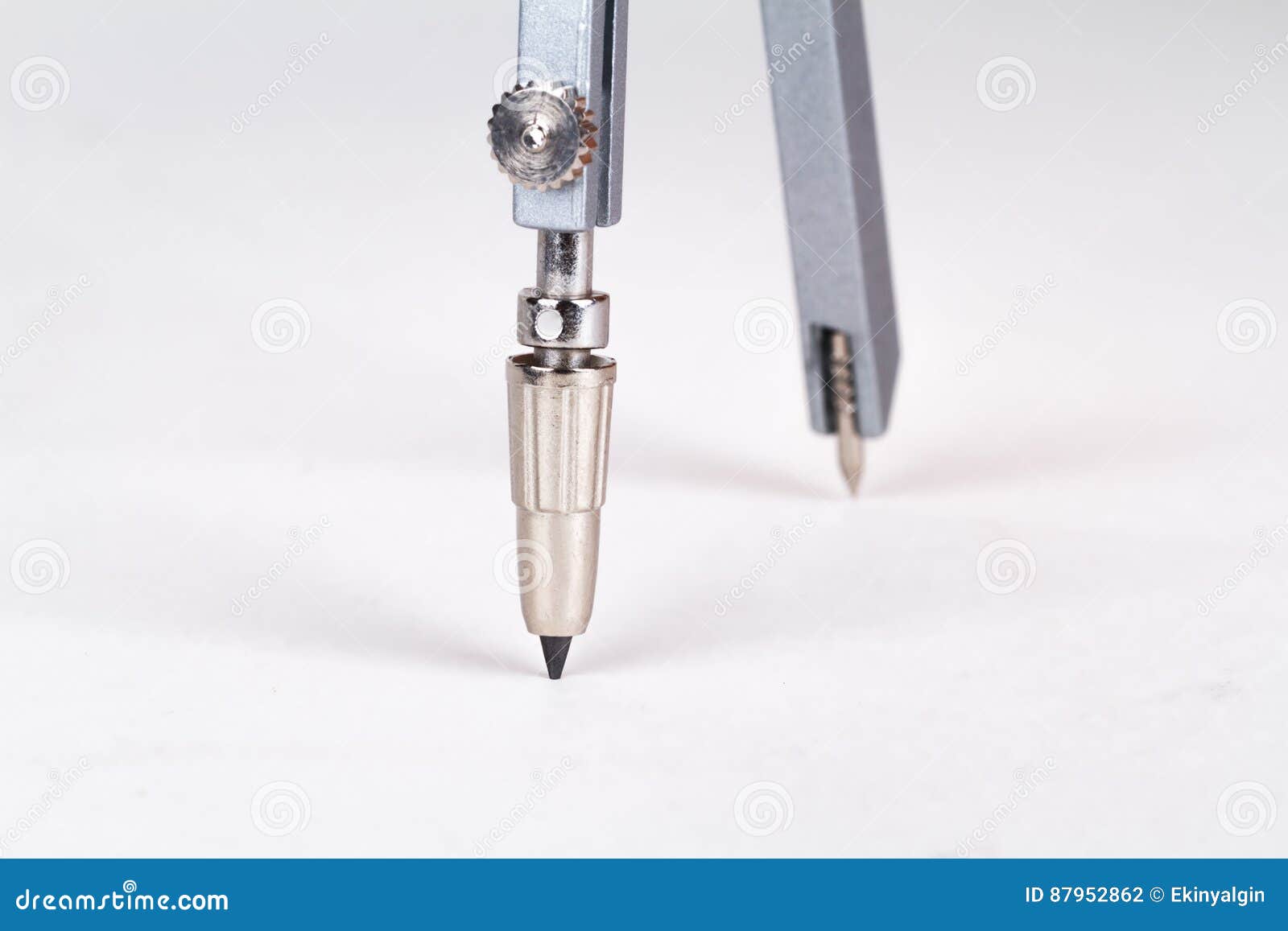 Metal compass geometry - Lasikwik