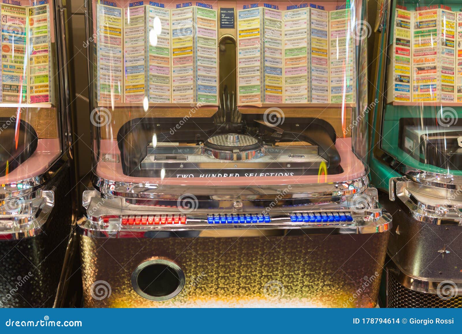 Details of Retro Jukebox: Music and Dance in the 1950s Editorial Stock ...