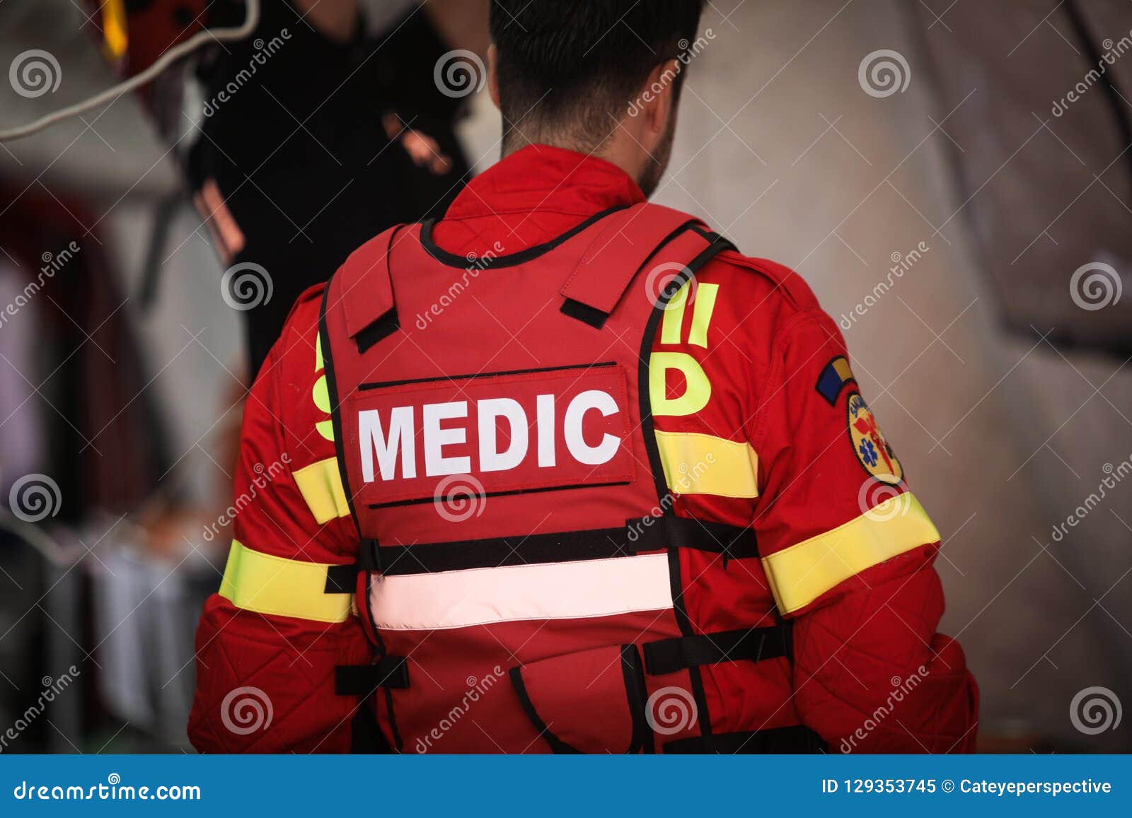 Details Van Een Eenvormige Paramedicus Redactionele Afbeelding - Image ...