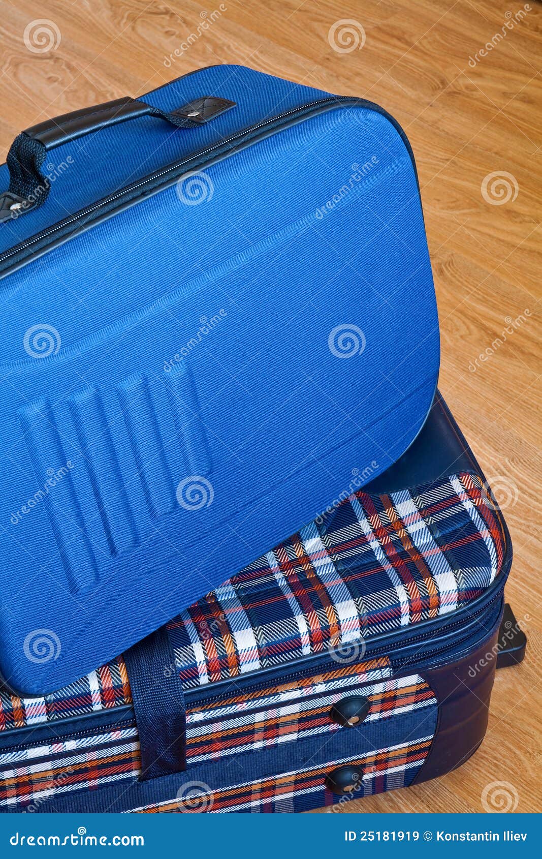 Details van reiskoffer stock afbeelding. Image of paar - 25181919