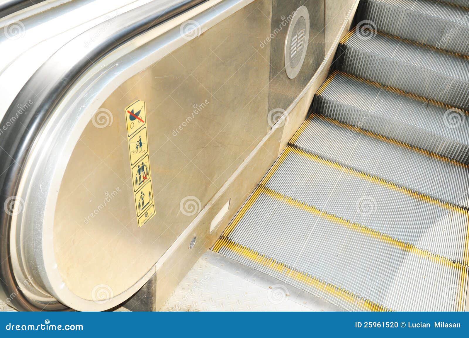 Detalhe da escada rolante foto de stock. Imagem de advirta - 25961520