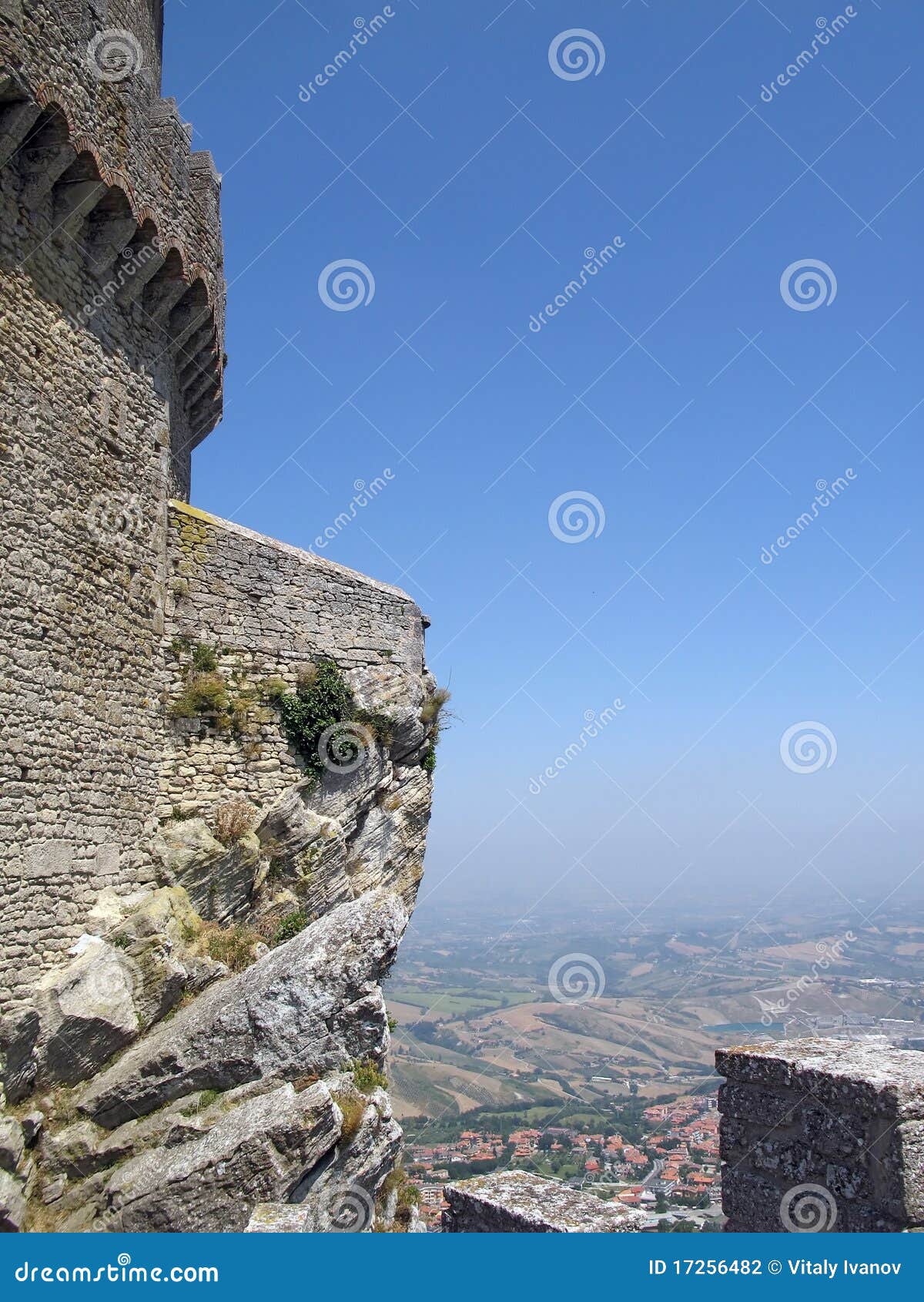 Detalhe De Torre Do Castelo Em San Marino Foto de Stock - Imagem de ...