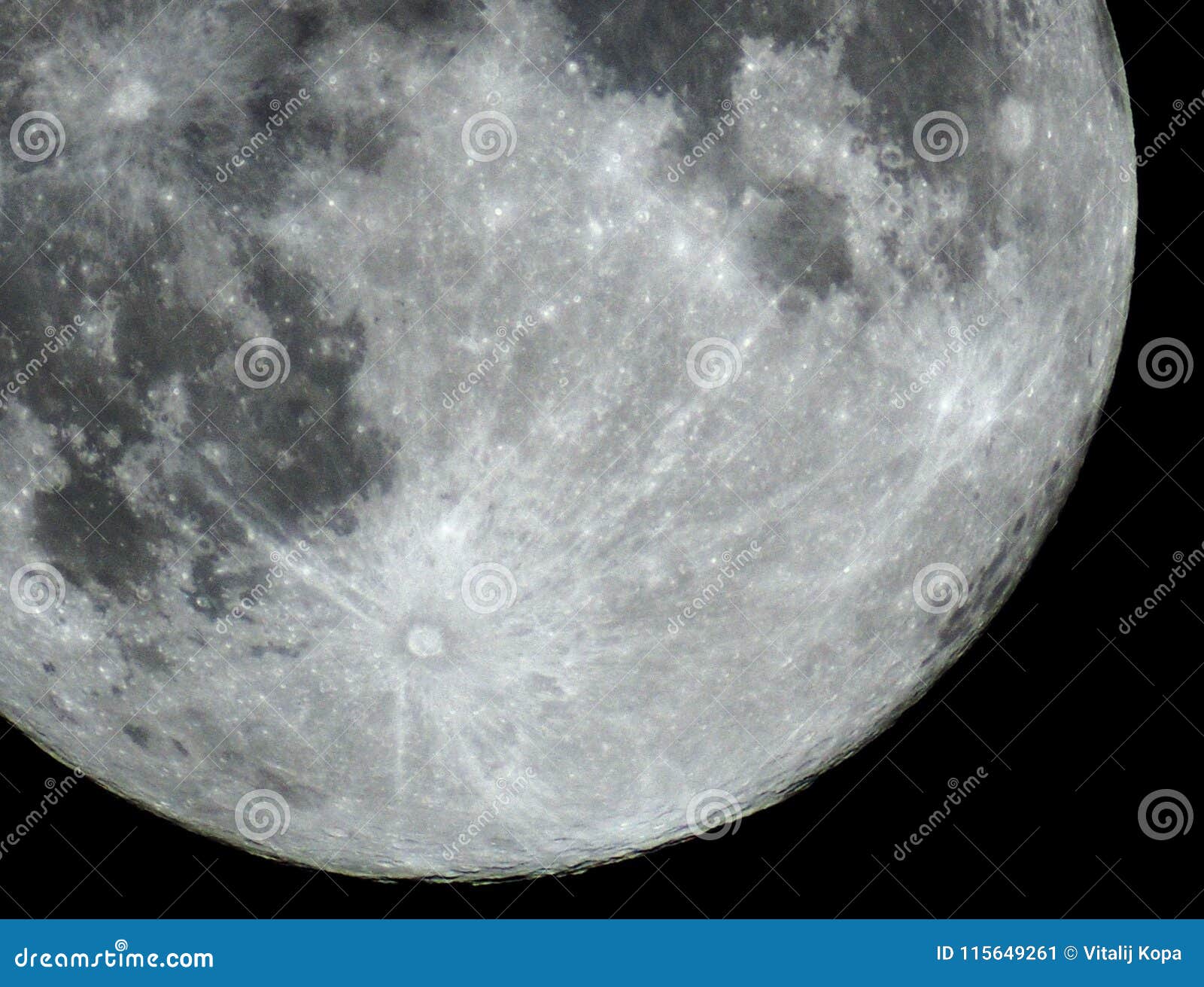 Detalhes E Crateras Da Lua Cheia Observando Imagem de Stock - Imagem de ...