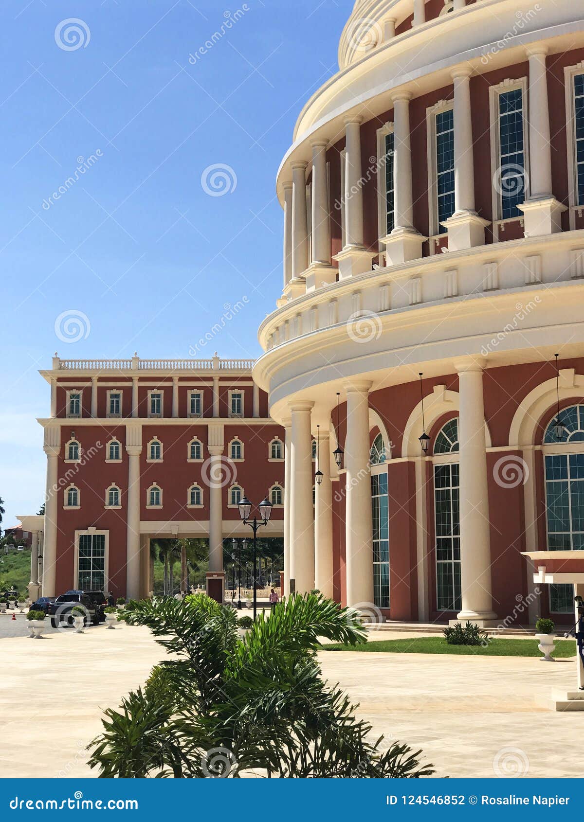 Detalle Angolano Del Edificio Del Parlamento Fotografía editorial ...