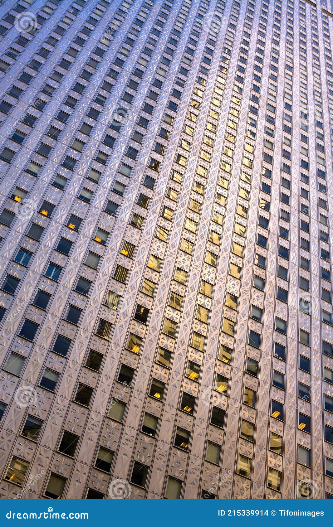 Detalle Arquitectónico De Un Edificio Imagen de archivo editorial - Imagen de rascacielos ...