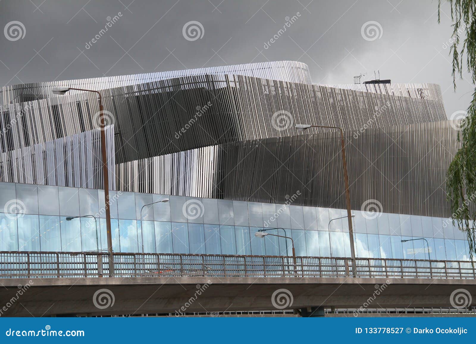 Detalle Constructivo Inusual De La Fachada Fotografía editorial ...