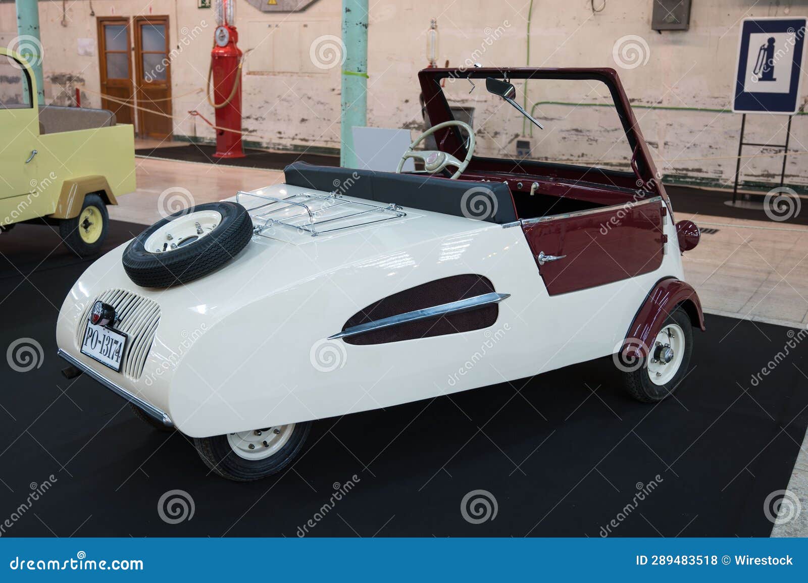 Detalle De Kapi Chiqui Blanco Y Rojo Oscuro Foto de archivo editorial ...