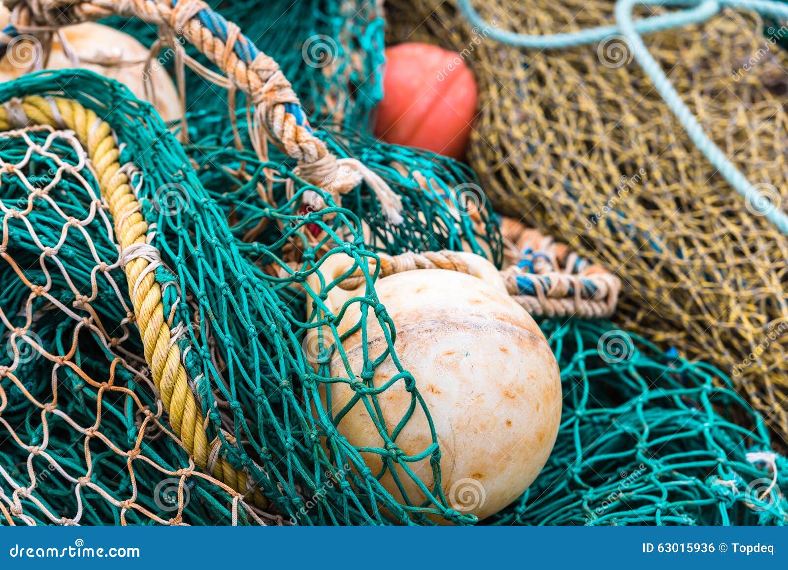 Detalle de la red de pesca foto de archivo. Imagen de boya - 63015936