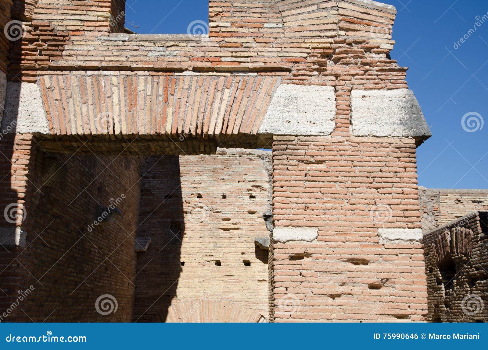 Detalle De Un Dintel a Partir Del Período Romano Foto de archivo ...
