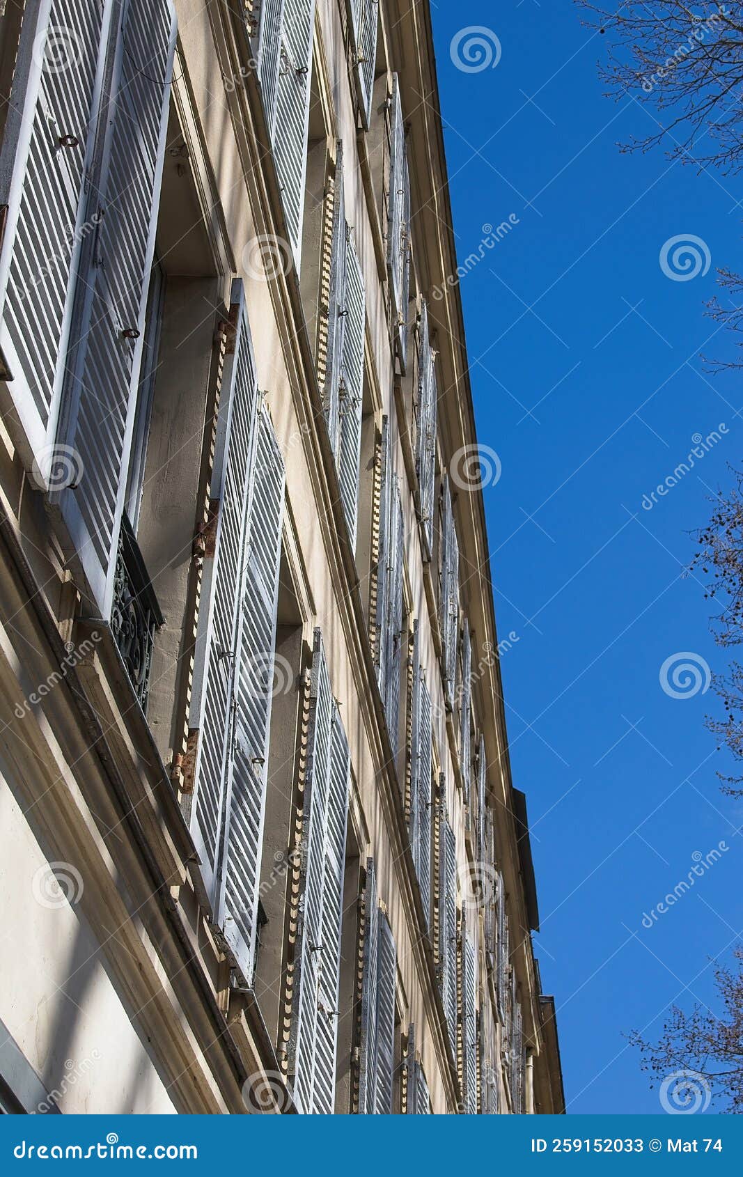 Detalle De Un Edificio Con Cielo Imagen de archivo - Imagen de pared ...