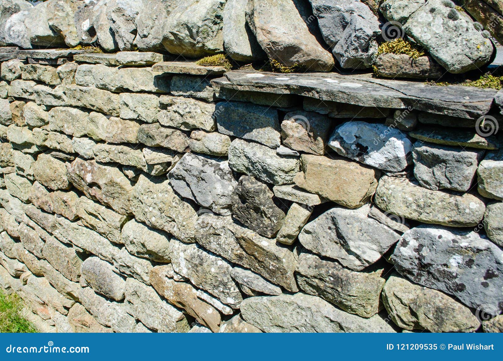 Detalle De Una Pared De Piedra Seca Tradicional Imagen de archivo ...
