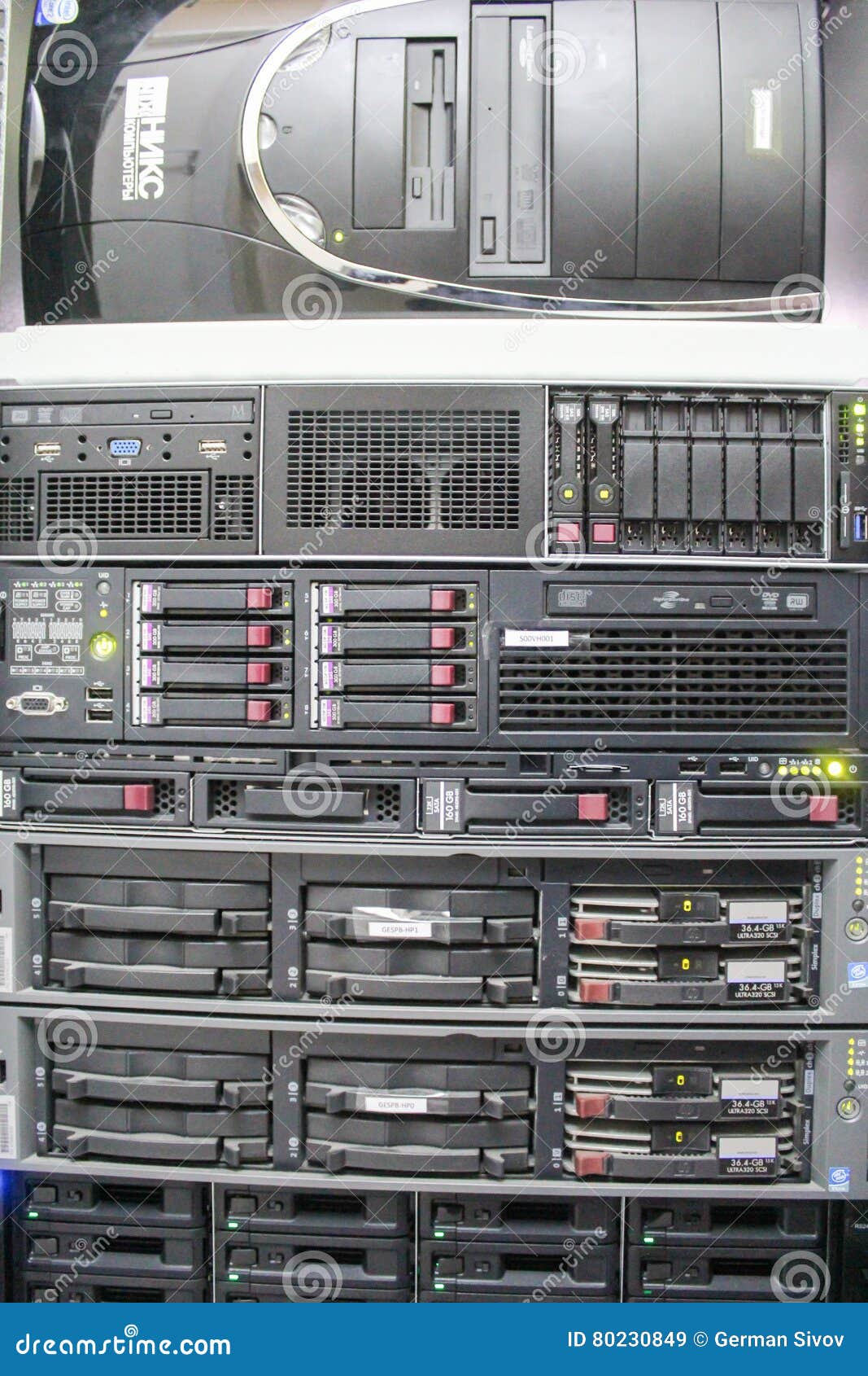 Detalle Del Hardware Del Servidor Imagen de archivo editorial - Imagen ...