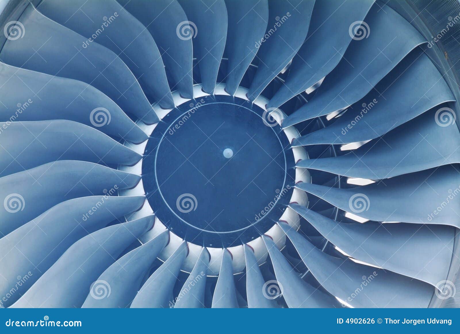 Detalle del motor de jet foto de archivo. Imagen de azul - 4902626