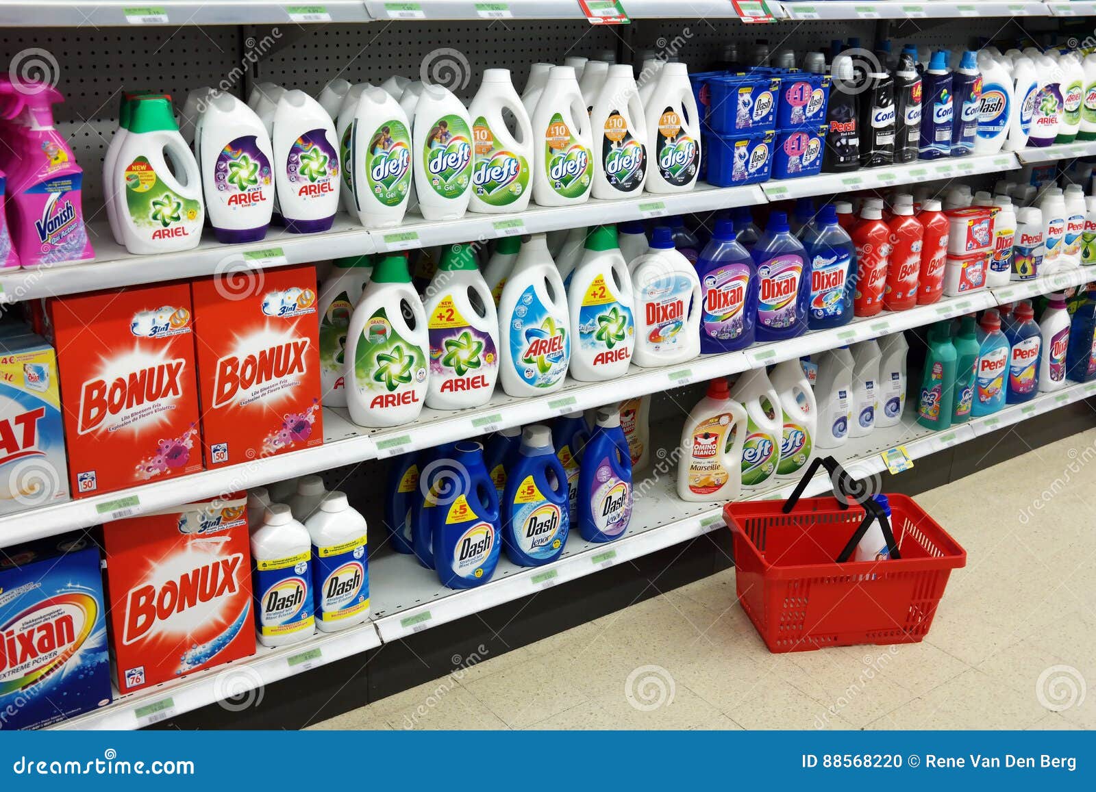 Detergentes Para Ropa En Una Tienda Imagen editorial - Imagen de ariel ...
