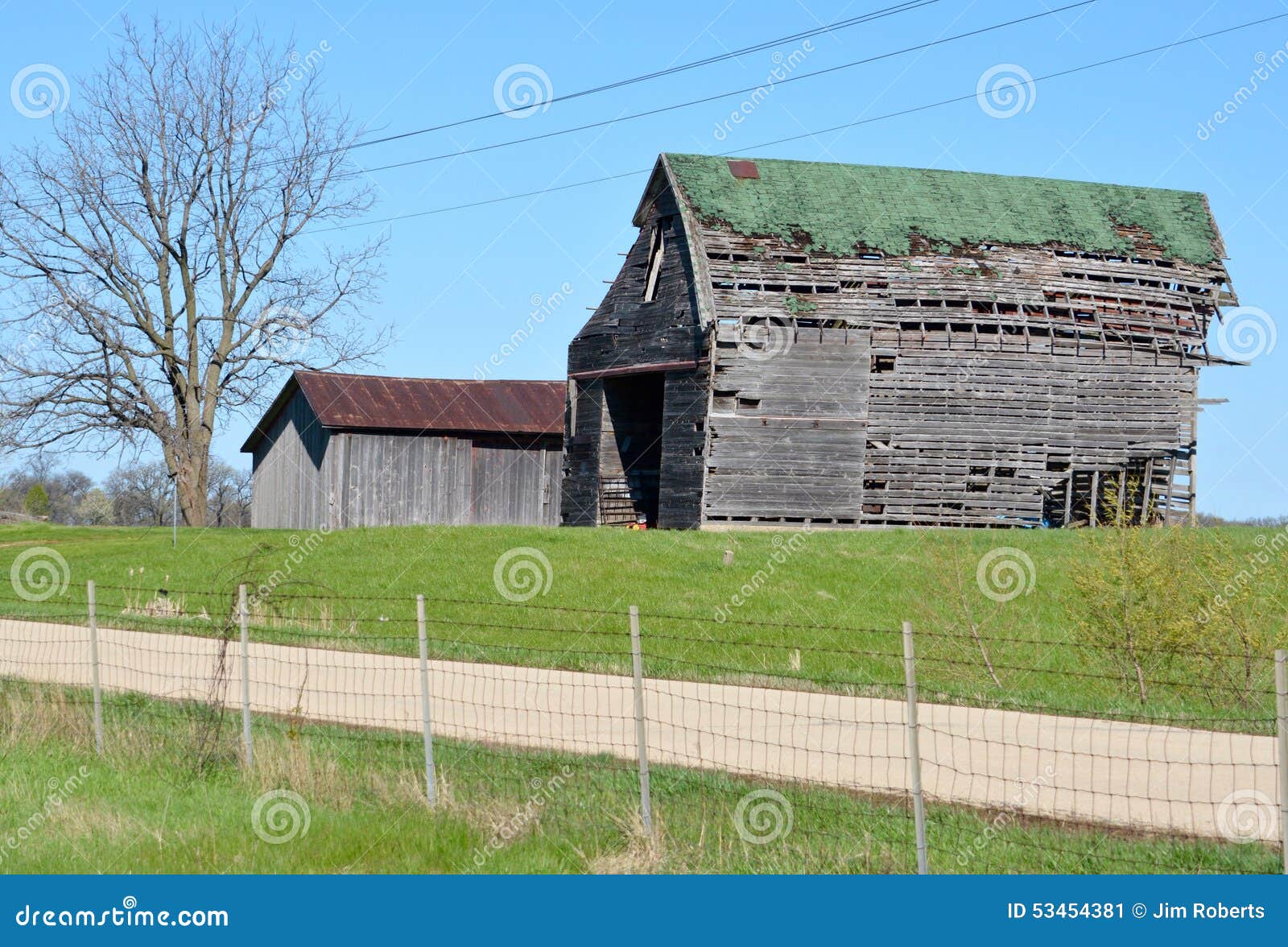 Deteriorating Old Barn editorial photo. Image of county - 53454381