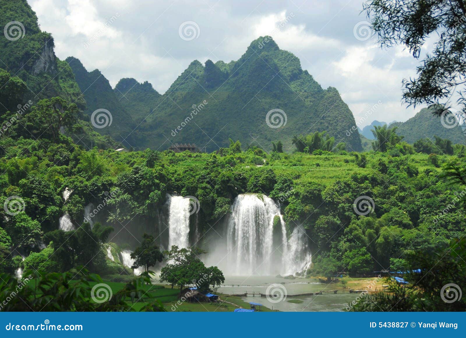 DeTian Waterfall on border stock image. Image of river - 5438827